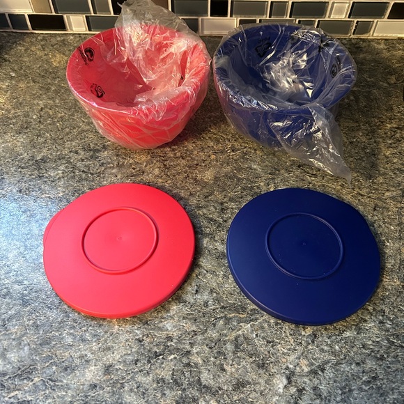 Tupperware | Kitchen | Tupperware Red And Blue Bowl Set With Lids ...
